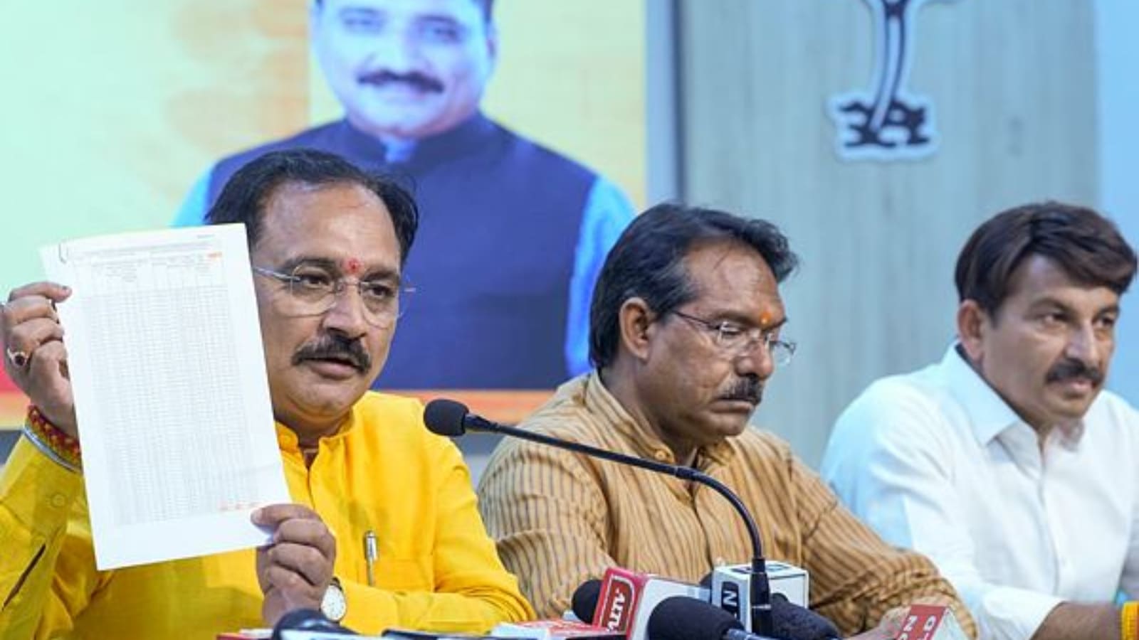 ‘Corruption, apathy and inaction’: Delhi BJP MPs hit out at AAP for ...