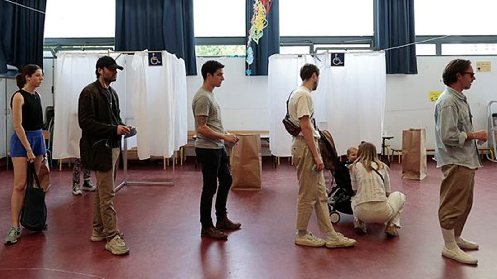 High turnout as France votes in election that could usher in far right ...