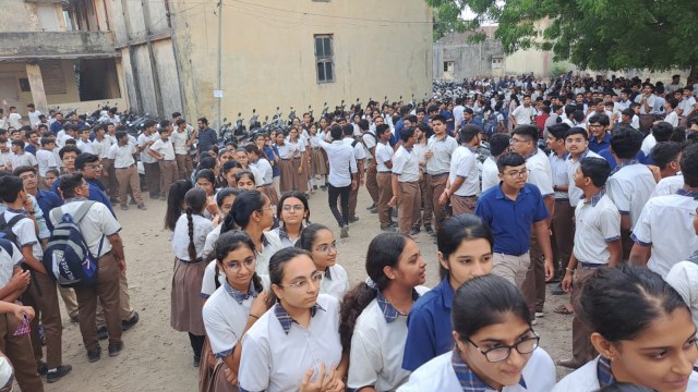 Delhi: Over one lakh children failed in class IX, 50000 in Xl in Delhi govt schools | Education ...