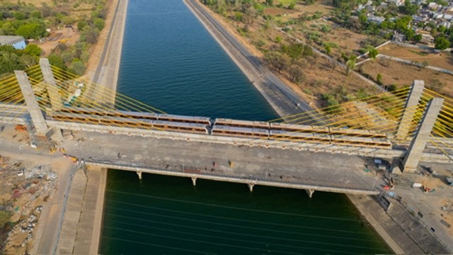 Metro rail connecting Motera & Gandhinagar Sector 1 set to begin by ...