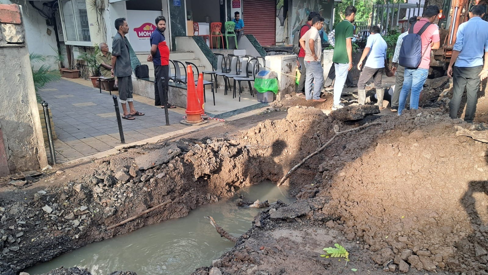 Pune: Gas leak on J M Road triggers panic, no casualties | Pune News - The Indian Express