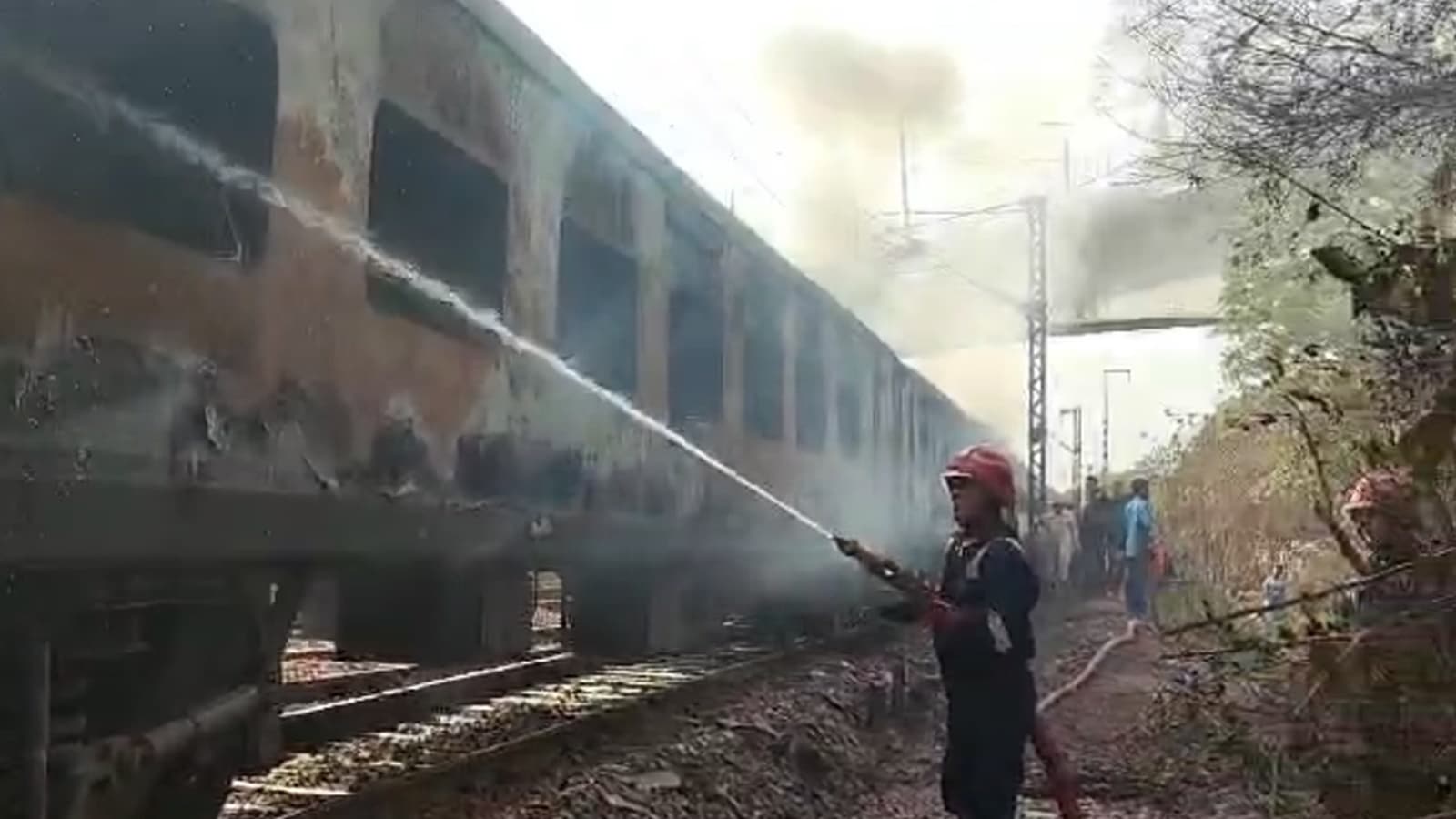 Panic on Taj Express after fire breaks out near Delhi station ...