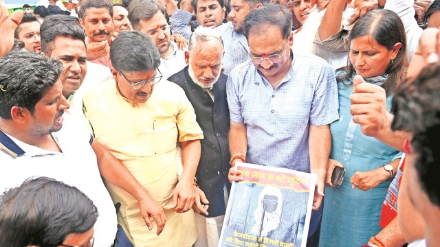 Delhi BJP protests against ‘hike’ in power tariff, AAP hits back ...