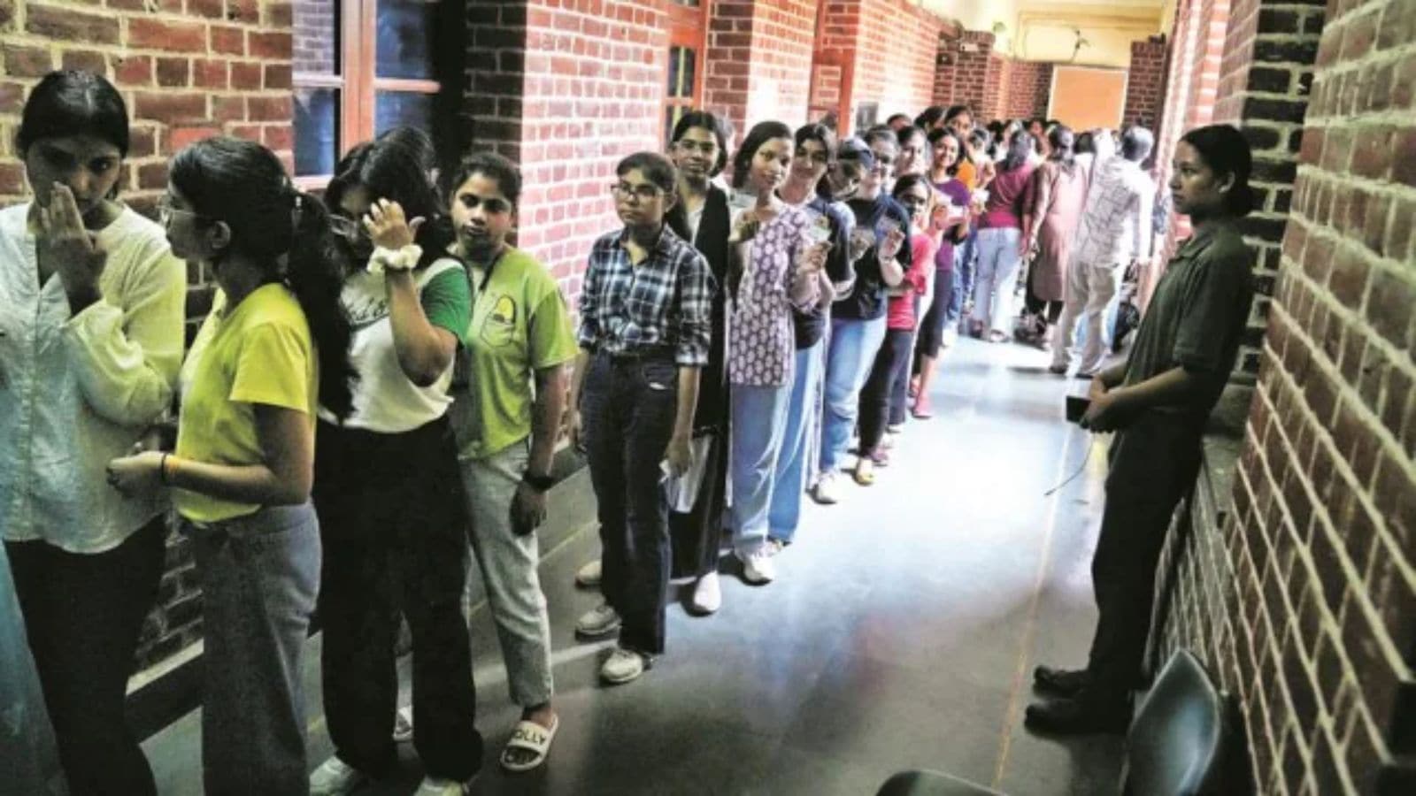 Delhi Police in plain clothes, control rooms and more: Delhi University ...