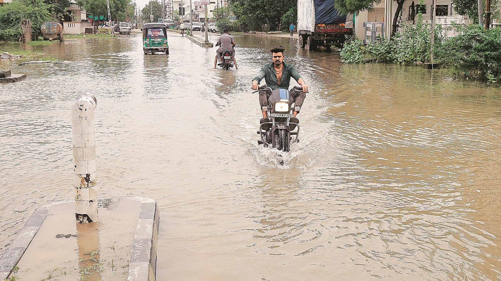 Parts of Vadodara still waterlogged, BJP MP seeks relief package ...