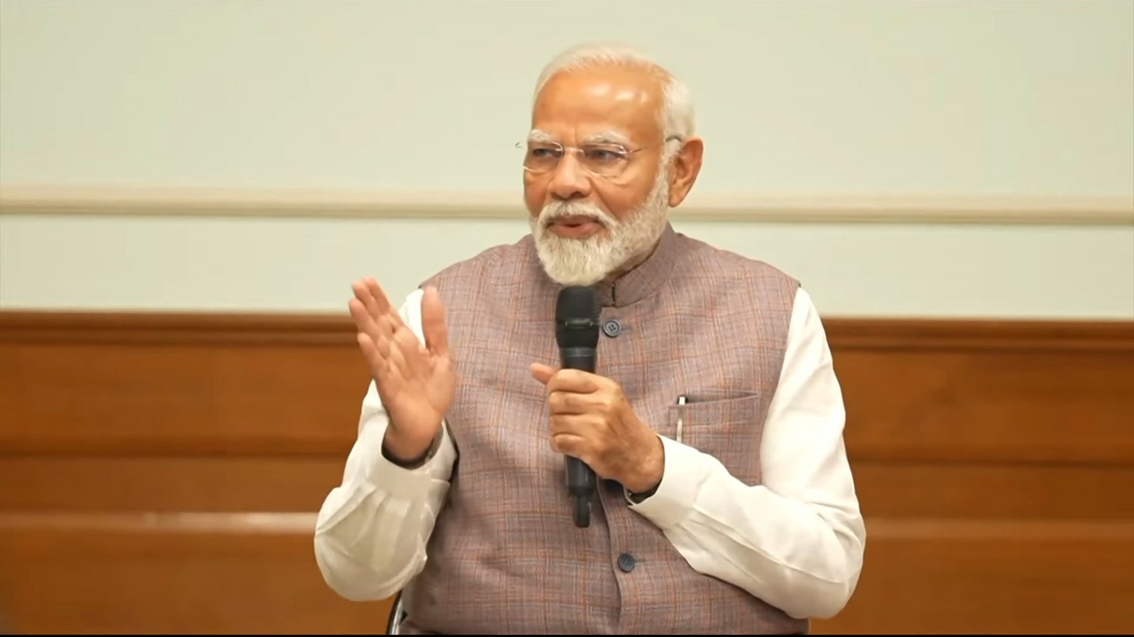 Issue of Indians fighting in Ukraine war to be raised at Modi-Putin ...
