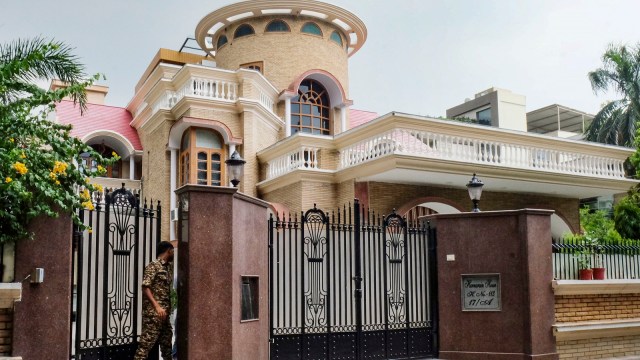 ED seizes over Rs 1-Cr cash, undisclosed assets during raids against ...