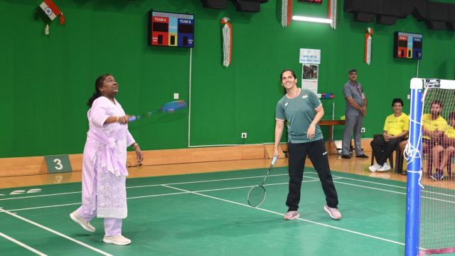 Watch | President Murmu takes on India’s leading shuttler Saina Nehwal ...