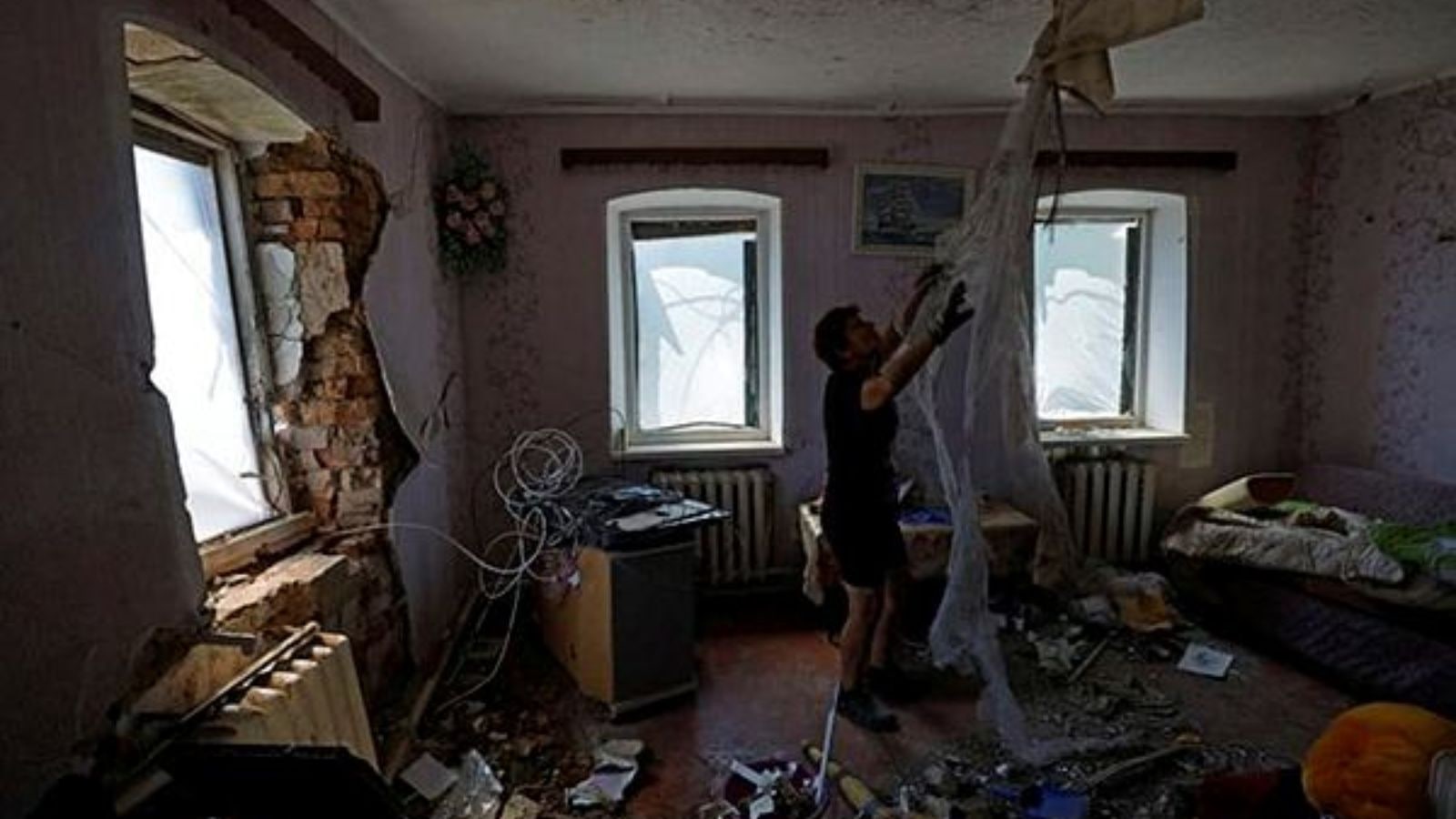 Russian strikes leave thousands in northern Ukraine without power and ...
