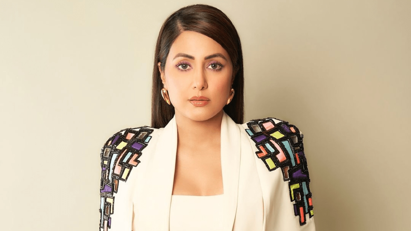 ‘Embrace this new truth’: Hina Khan boldly shaves head after ...