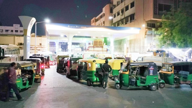 Pune auto rickshaw drivers protest Rs 50/day fine, permit to bike taxis ...