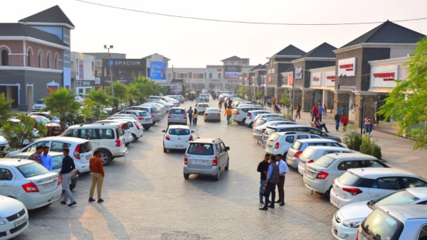 Outlet market along NH-7 changing face of rural Bathinda | Chandigarh News - The Indian Express