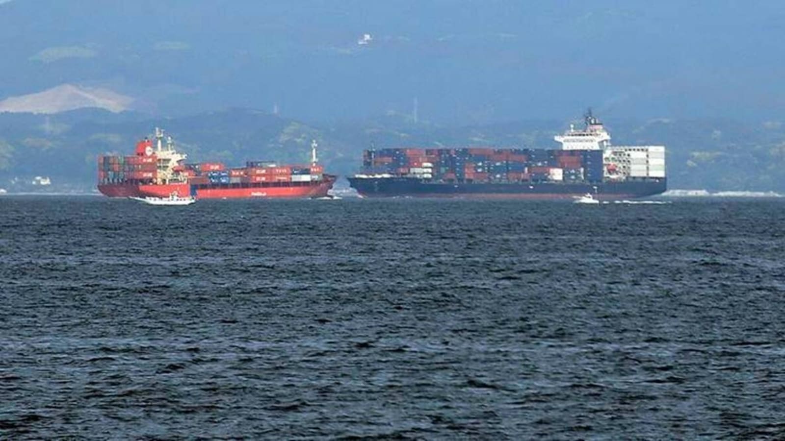 Fire breaks out on cargo ship off Goa, Coast Guard launches rescue ...