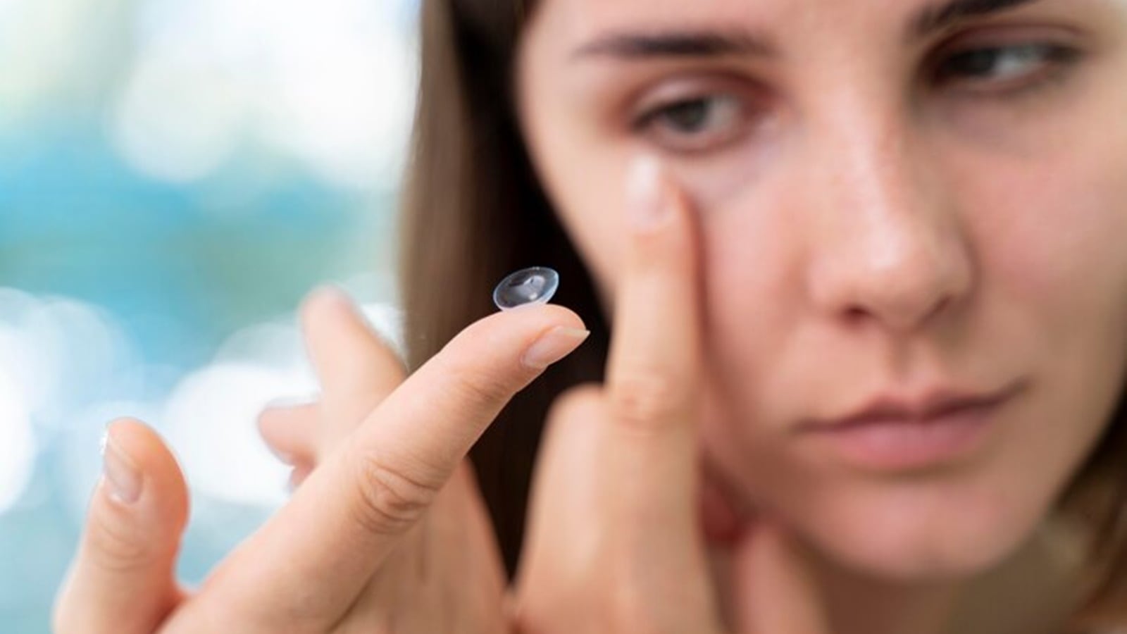 Tips to safely use contact lenses in the monsoon | Life-style News ...