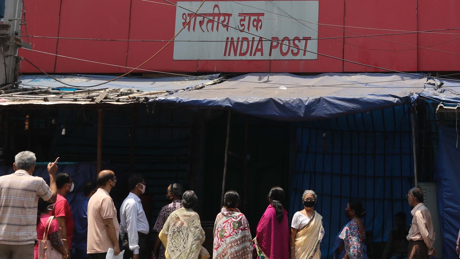 GPO, Pune City Head Post Office go digital with tablets, citizens still ...