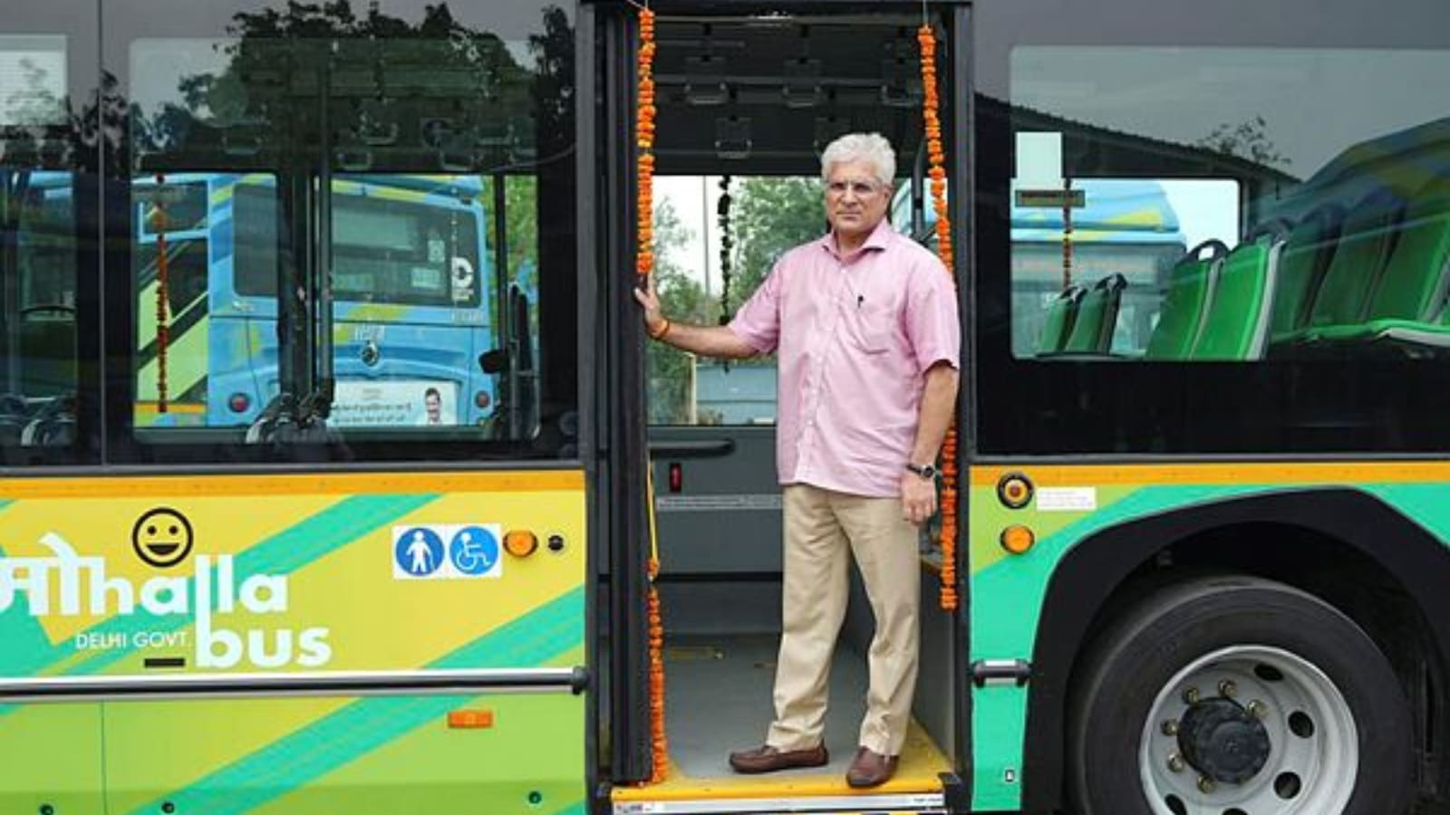 Trial run of mohalla bus service starts on two routes in Delhi | Delhi ...