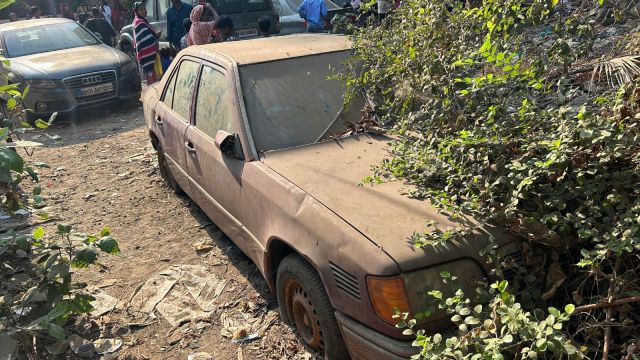 Dealer booked 2 months after 2 kids died inside abandoned car in Mumbai ...