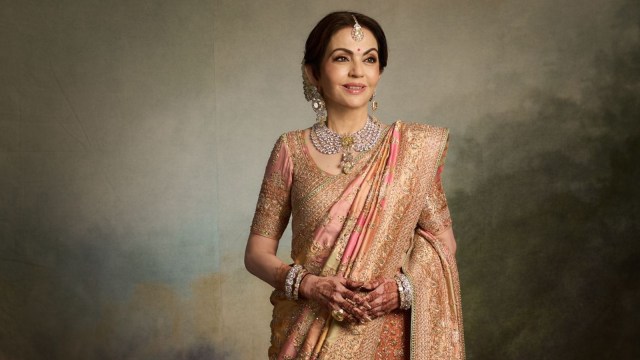 Nita Ambani looks resplendent in ‘Ranghaat’ ghagra with a dazzling ...