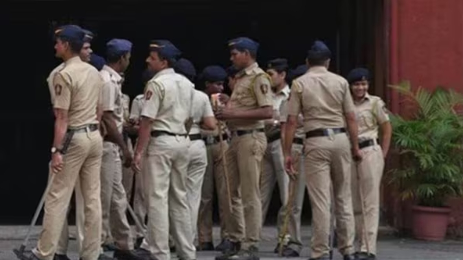 Obscene remarks on Facebook against wife, daughter of Maharashtra ...