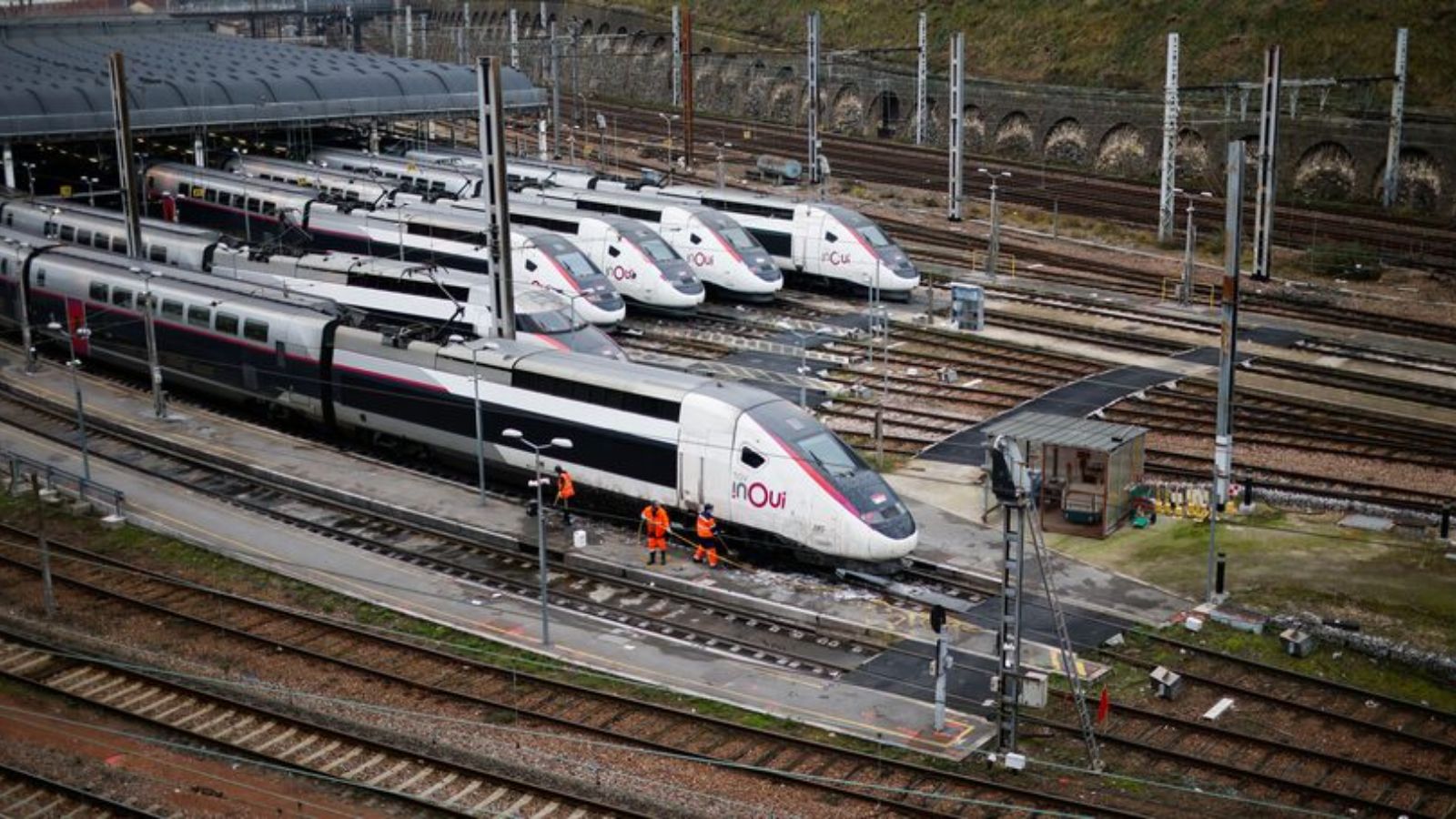 Bomb threat at Franco-Swiss airport, arson attack on French railways ...