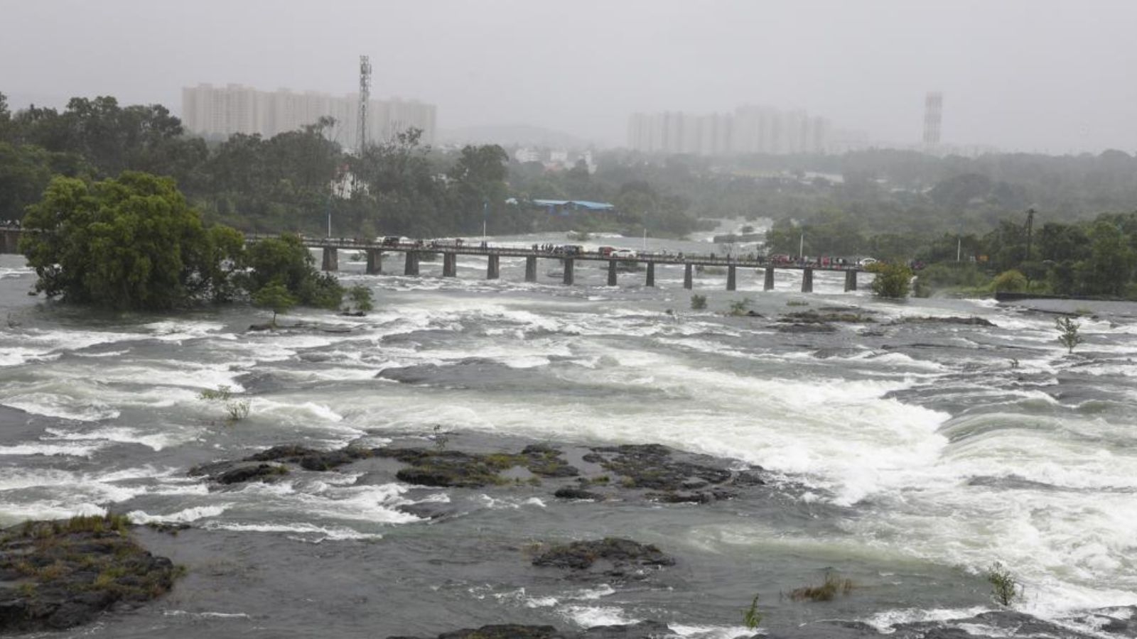 Minor falls into river water from bridge near Poona hospital, search on ...