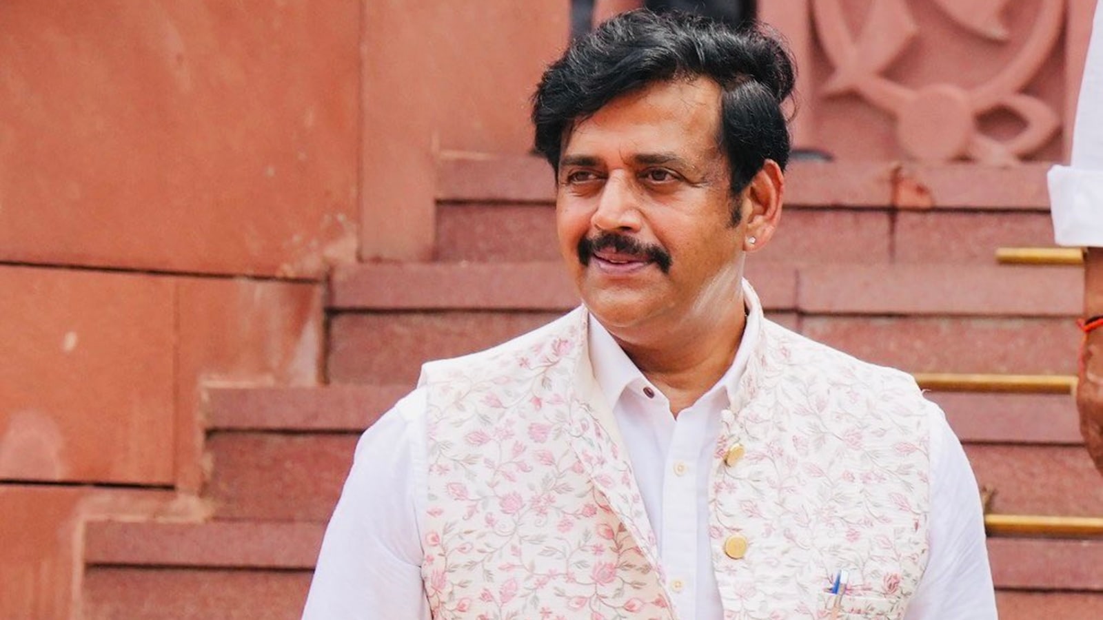 Ravi Kishan introduces bill for official status to Bhojpuri, says ...