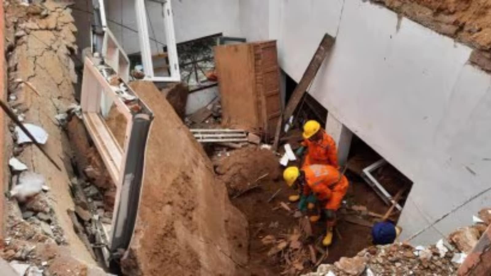 At least seven bodies pulled from collapsed school in central Nigeria ...