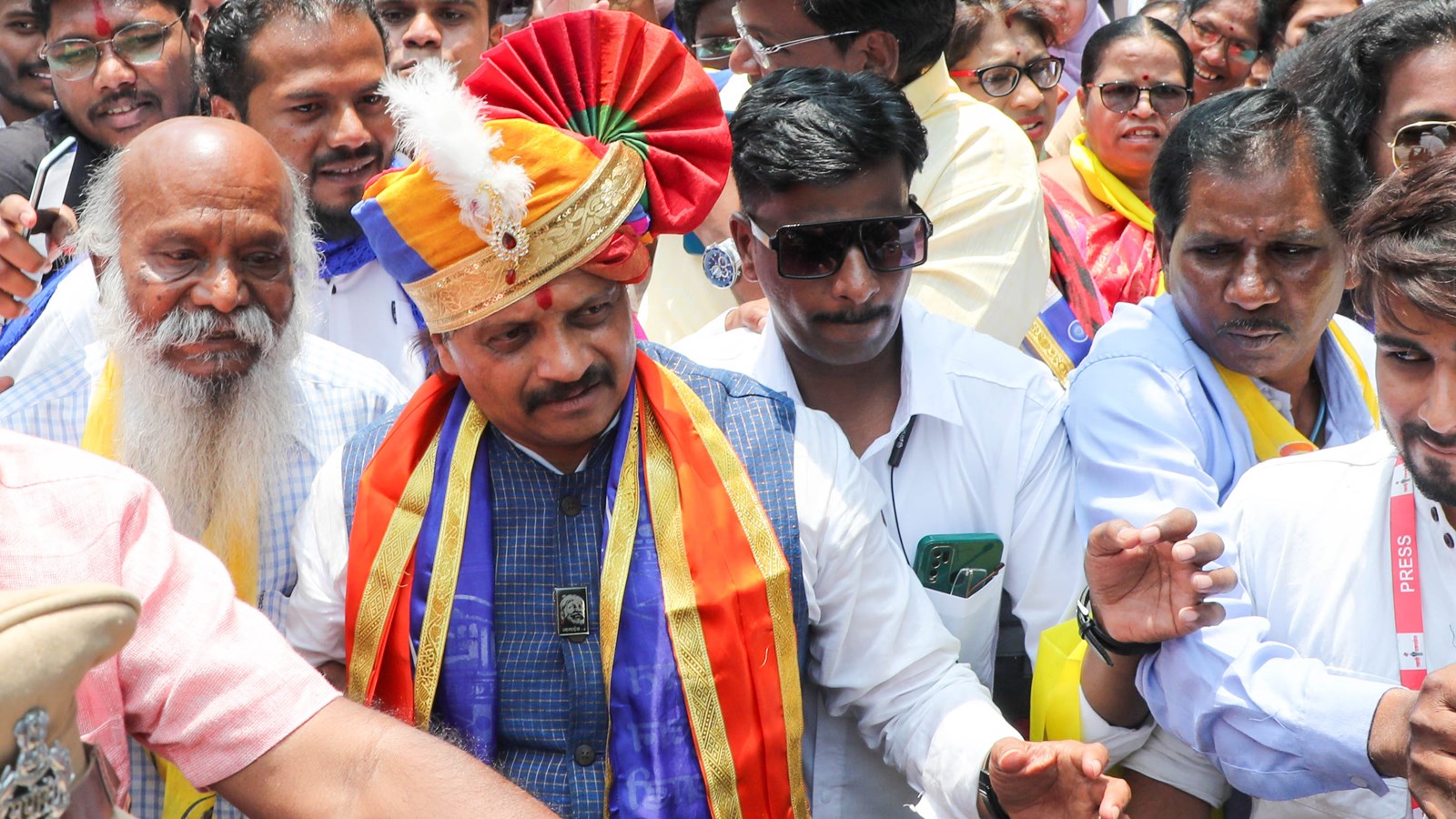 Vasant More joins Shiv Sena (UBT), Uddhav ‘entrusts’ him with reviving ...