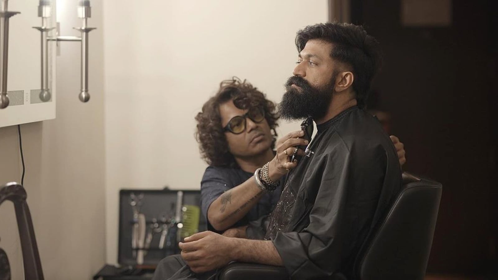 Yash’s new ‘explosive’ look for Toxic takes social media by storm ...