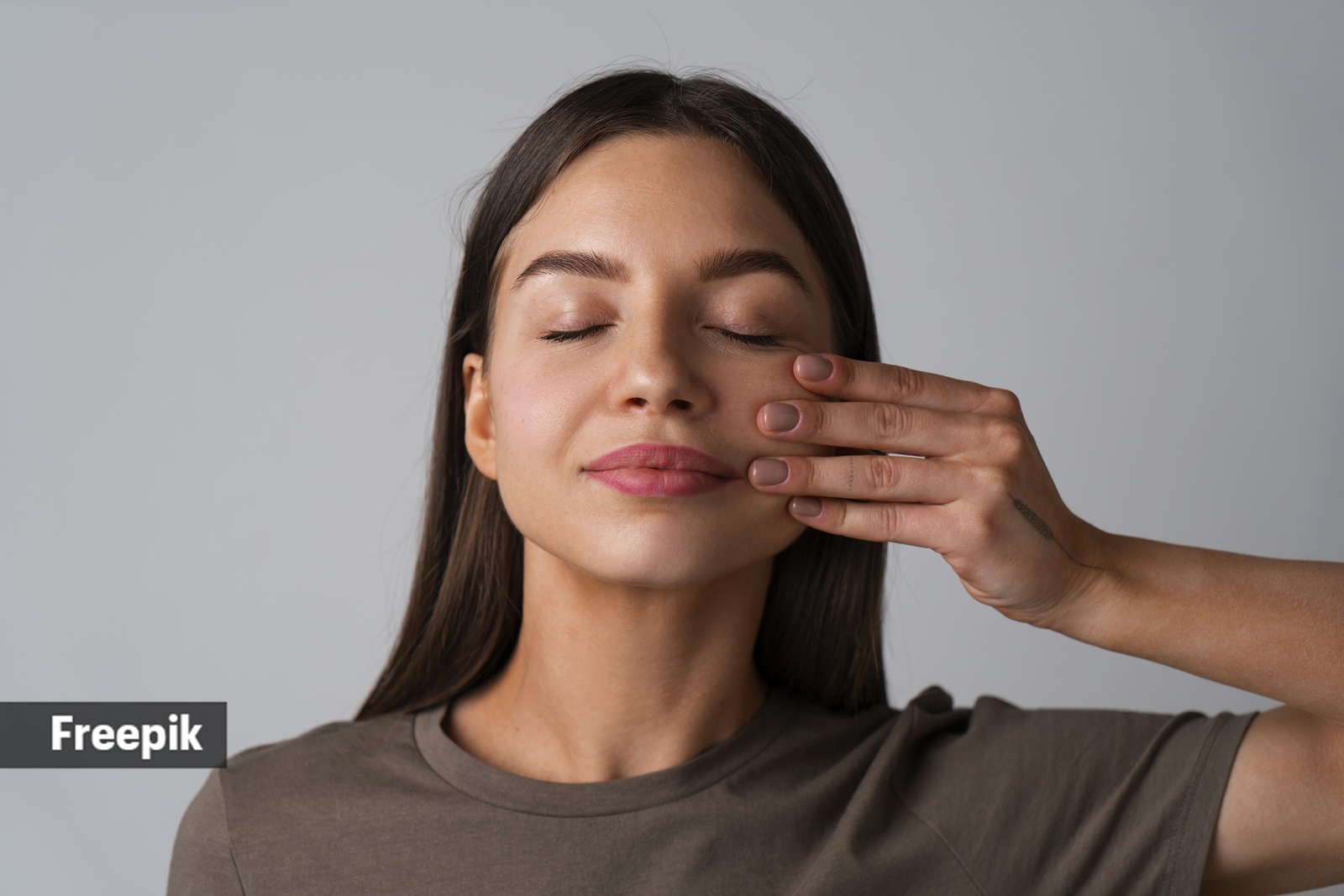 Holding a spoon in your mouth is the latest face yoga trend you should ...