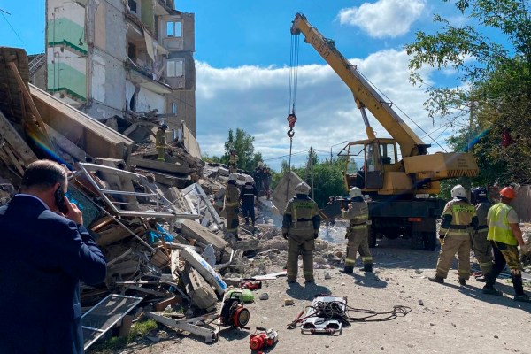 10 including 5 children dead in Russia apartment collapse | World News ...