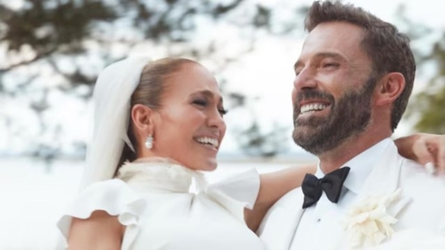 Amid divorce rumours from Jennifer Lopez, Ben Affleck sports a new ...