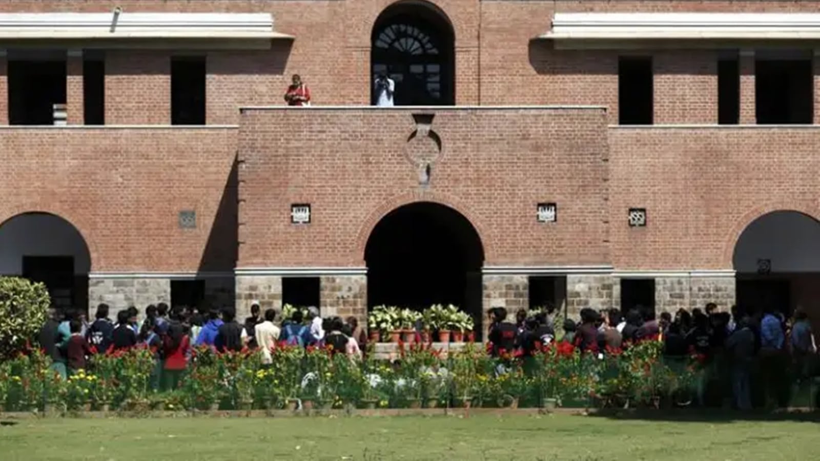 Over 46,000 students secure seats in Delhi University’s first round of ...