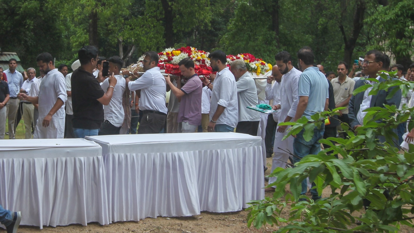 Former India cricketer Anshuman Gaekwad cremated | Ahmedabad News - The ...