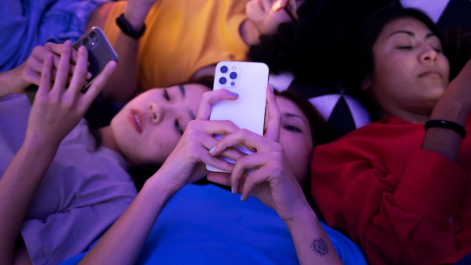 Your smartphone is frying your brain: Neuroscientist explains how ...