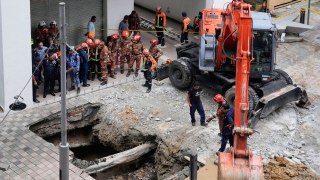 Indian woman falls into sinkhole in Malaysia’s capital, search op on ...