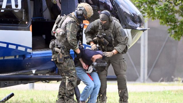 German police say a man has turned himself in over Solingen knife ...