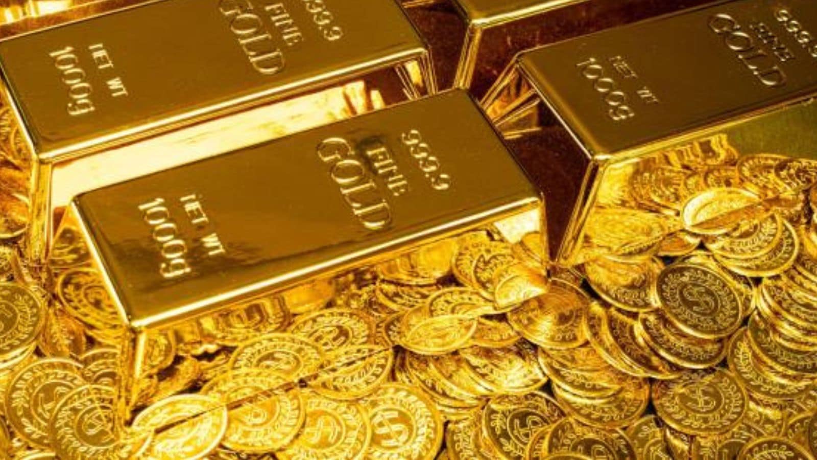 Gold plunges Rs 400; silver rallies Rs 800 | Business News - The Indian ...