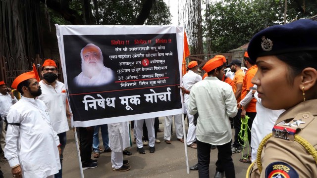 Asaram brought to Khopoli hospital for treatment | Pune News - The ...