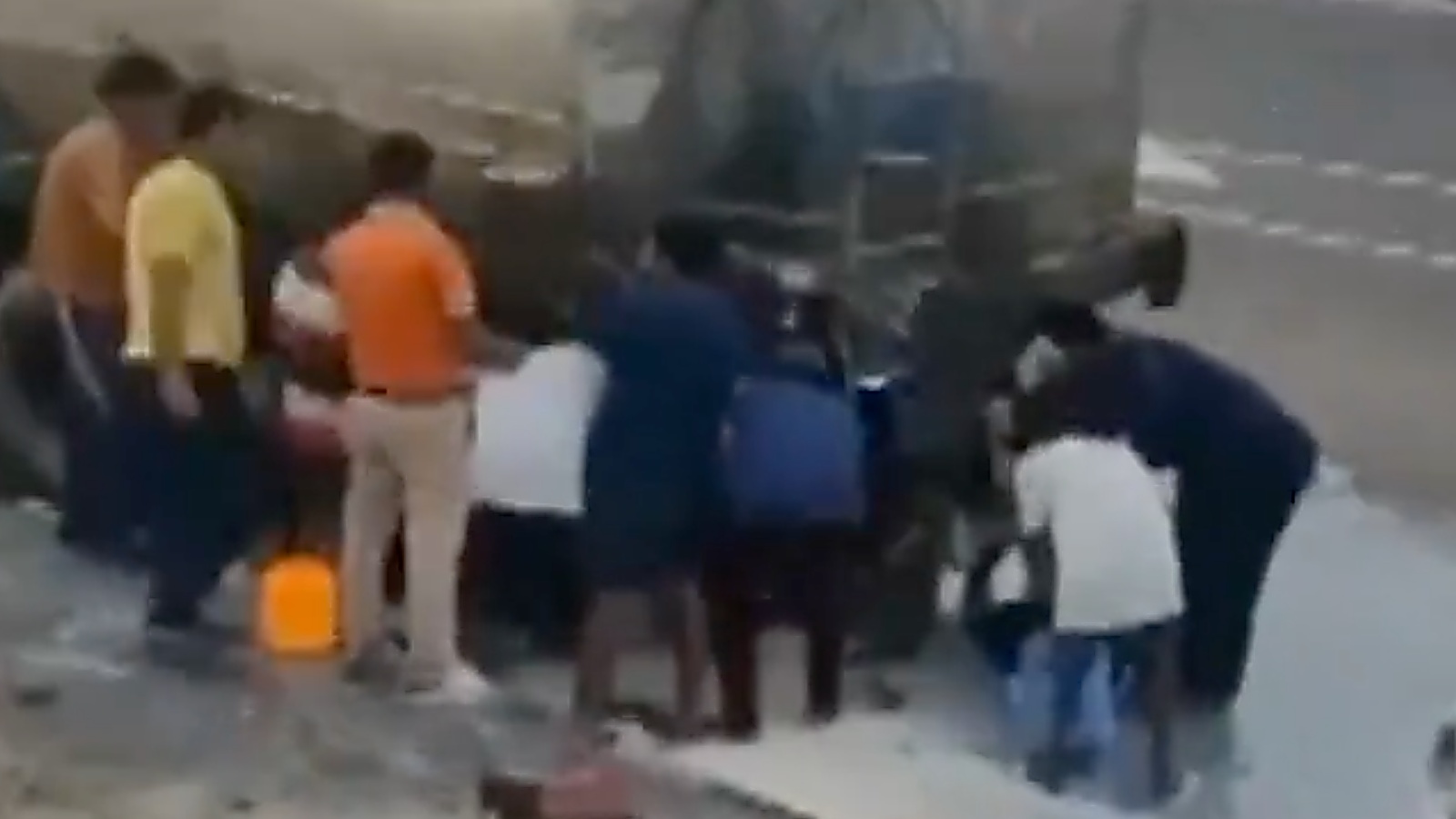 Driver killed as truck collides with milk tanker in Ghaziabad, viral ...