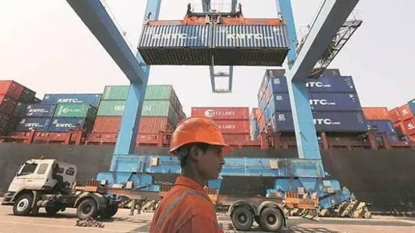 Last-ditch efforts gather pace as port workers’ strike over wage ...