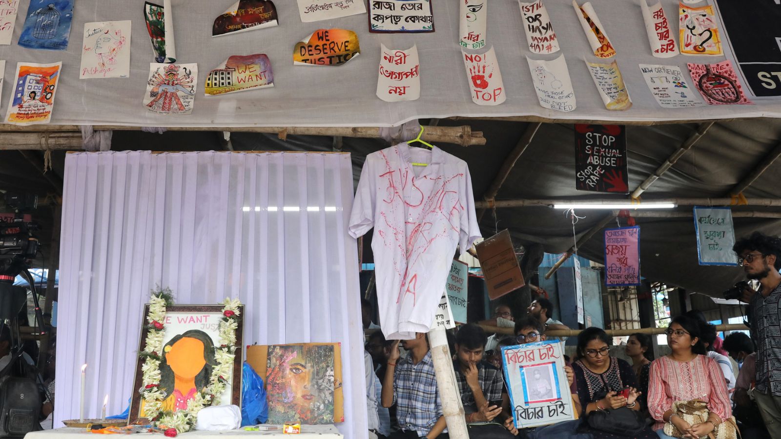 Kolkata doctor Rape-Murder case Highlights: As Bengal doctors continue ...