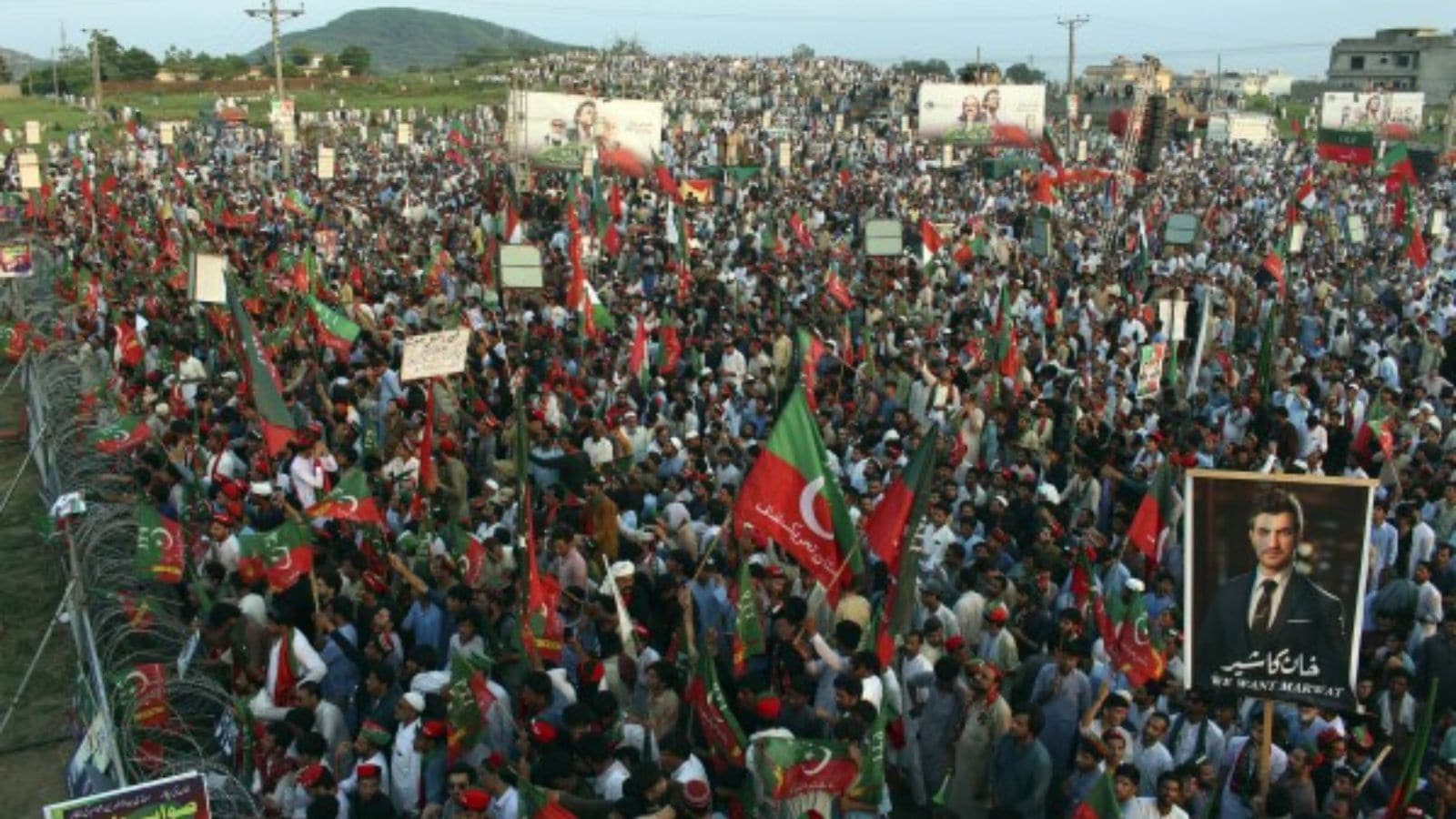 Thousands of supporters of Pakistan's imprisoned ex-Prime Minister Khan ...