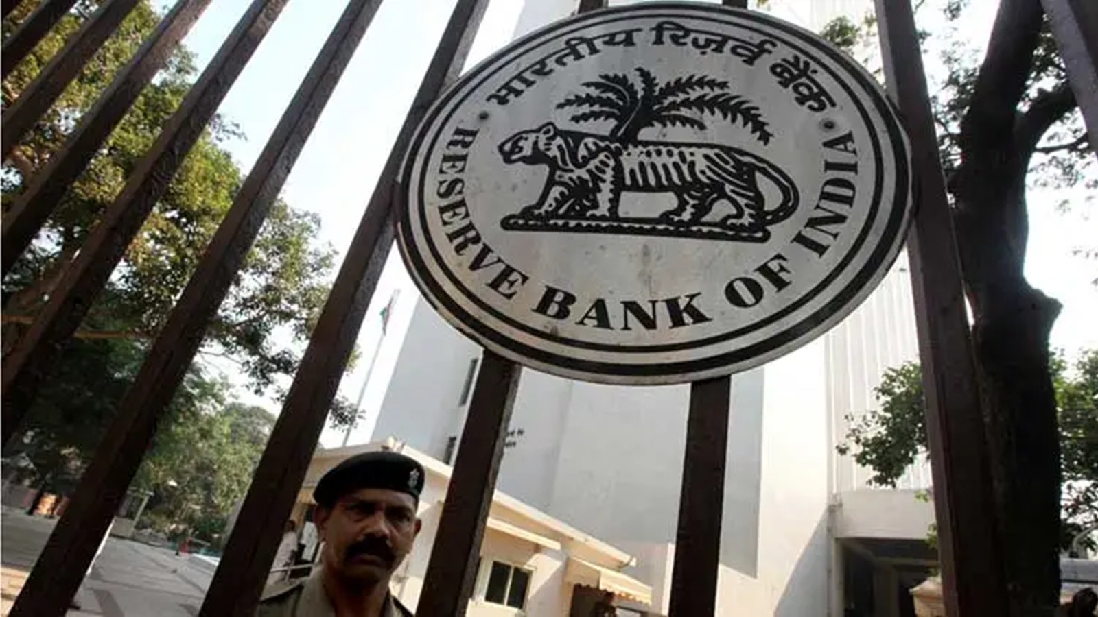 RBI to create repository of lending apps | Business News - The Indian ...