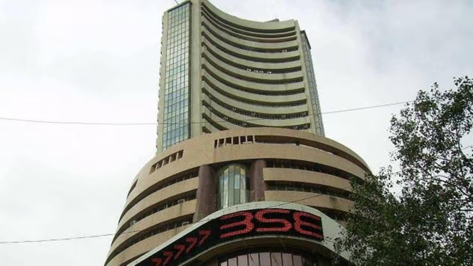 FPI strategy: Sell in stock market and buy through IPO route | Business ...