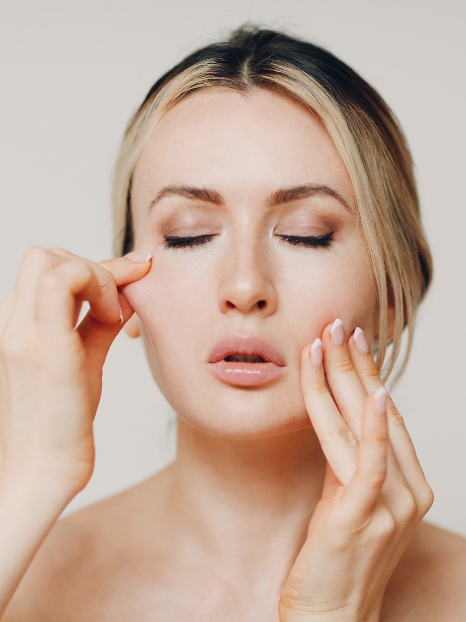 True or false: Can biting your cheeks result in jowls?