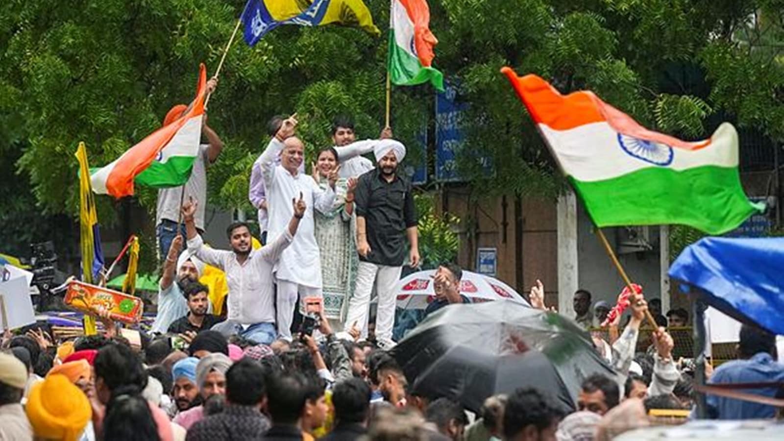 FIR lodged after crackers burst following Delhi CM’s release | Delhi ...