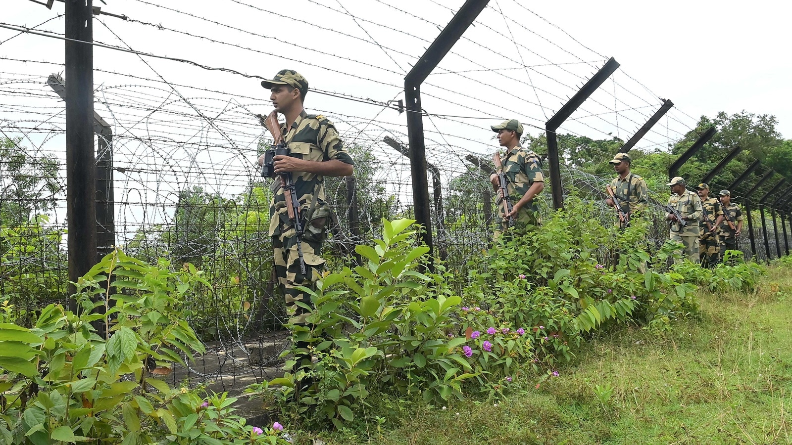 BSF trooper injured as Pakistan violates ceasefire near LoC in Jammu ...