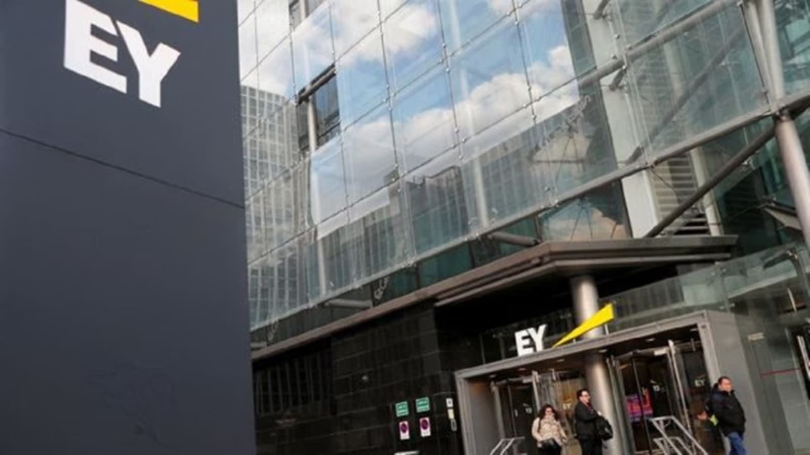 After CA dies state labour commissionerate inspects Ernst and Young office | Pune News - The ...