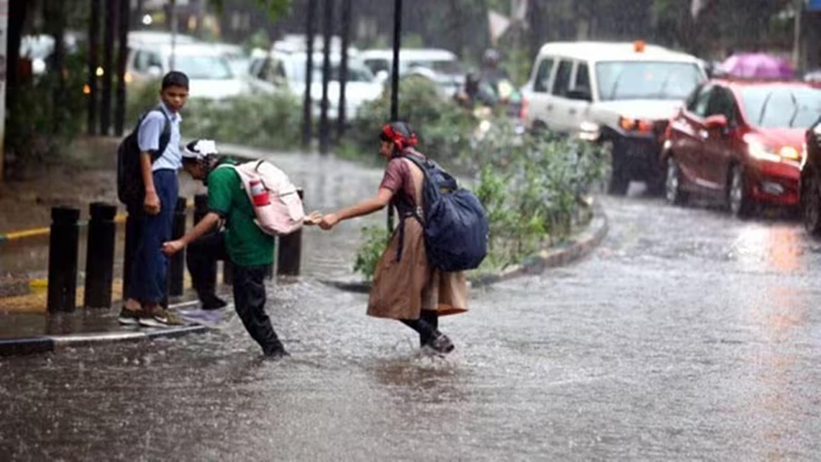 Pune slated to experience heavy rain for next 24 hours: IMD | Pune News - The Indian Express